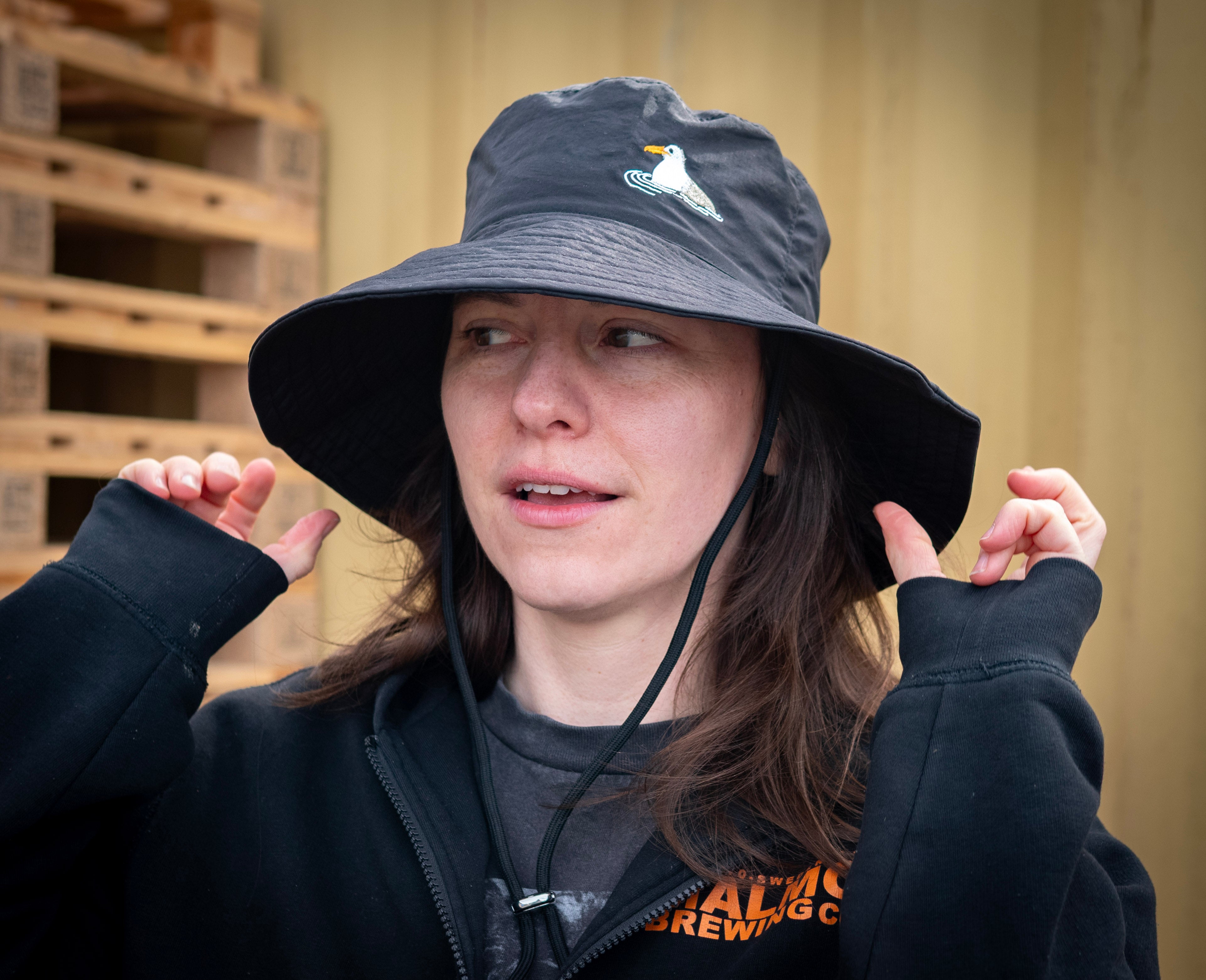 Solhatt Mås - Svart – Stigbergets Bryggeri